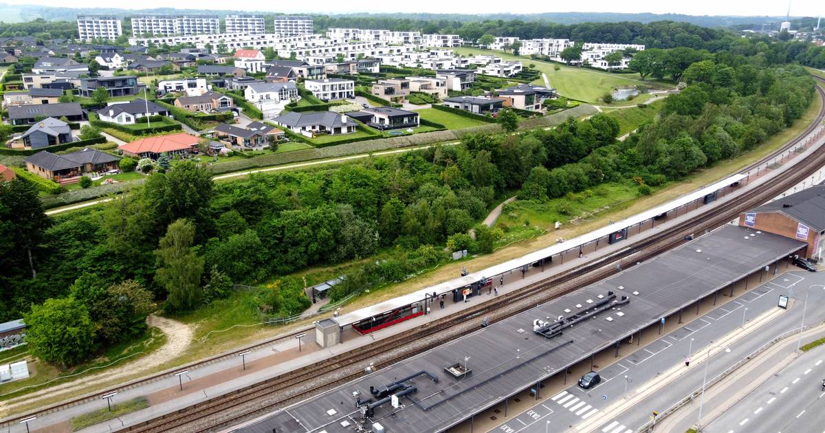 "Så hjælp dog!" - Flere så på, men ingen hjalp, da Jon Pagh forsøgte at ...