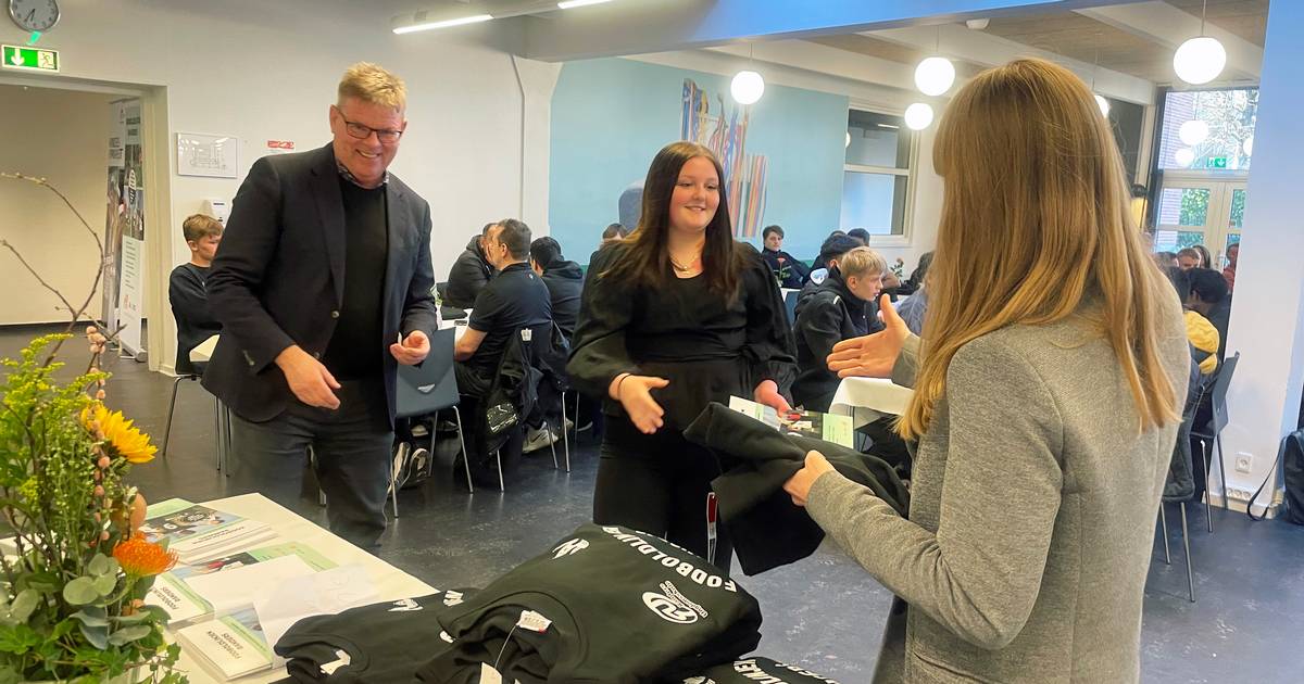 Diplom-sværte og borgmester-håndtryk - Din Avis