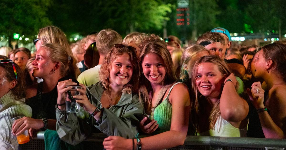 Mange sidder klar: Salget til Smukfest 2023 er i gang - Din Avis