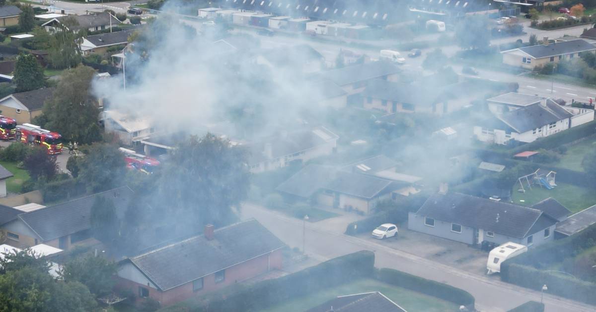 Voldsom asbest-brand: Hele byen i fare - Din Avis