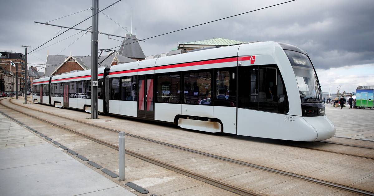 Personbil og letbane i nærkontakt - Din Avis