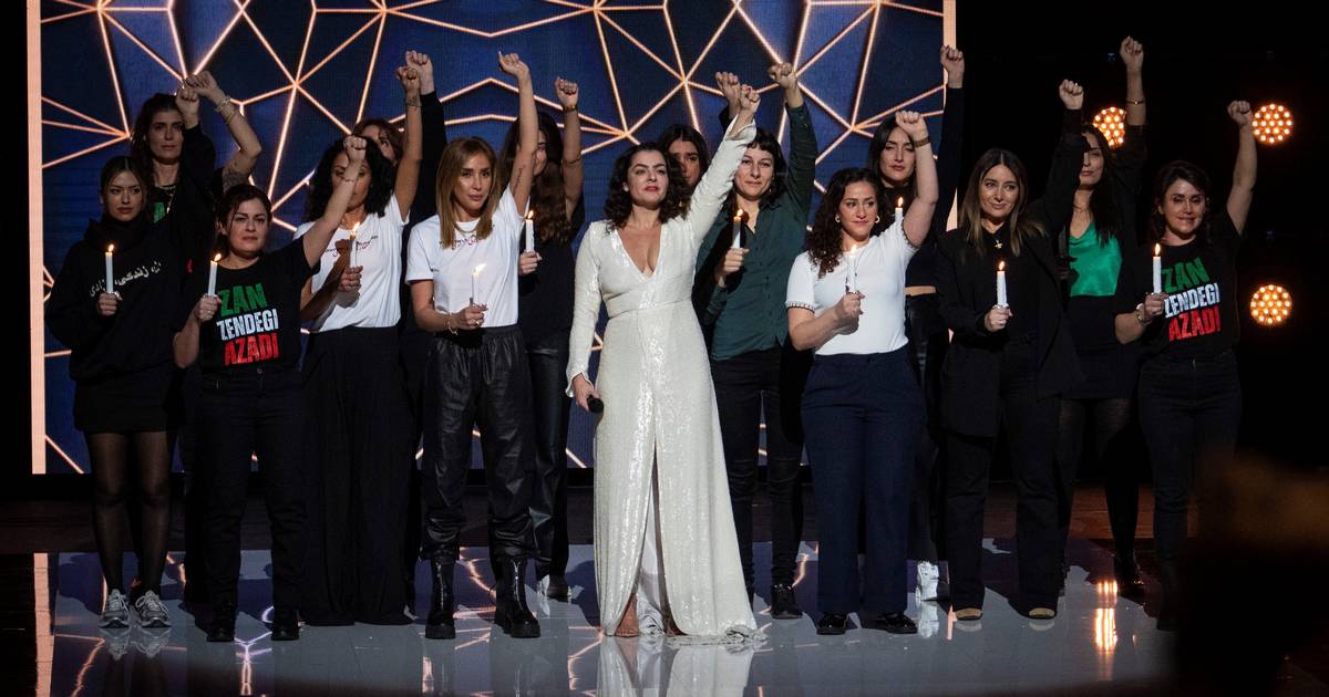 Iransk sangerinde brød sammen hos TV2 - nu synger hun i Aarhus - Din Avis