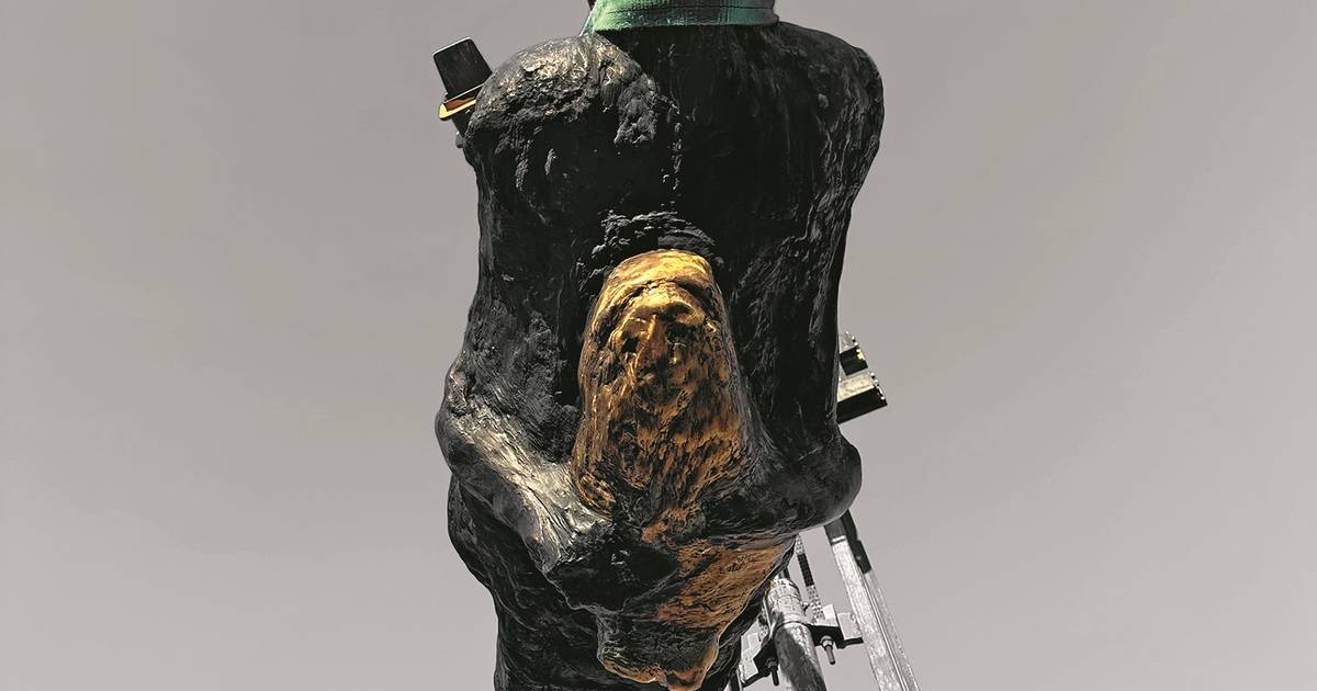 Karin Salling glæder sig over nye glasmosaikker og skulpturer i ...