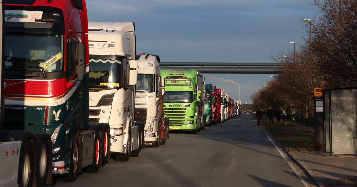 100 lastbiler i lang kolonne: Kurs mod Christiansborg - Din Avis
