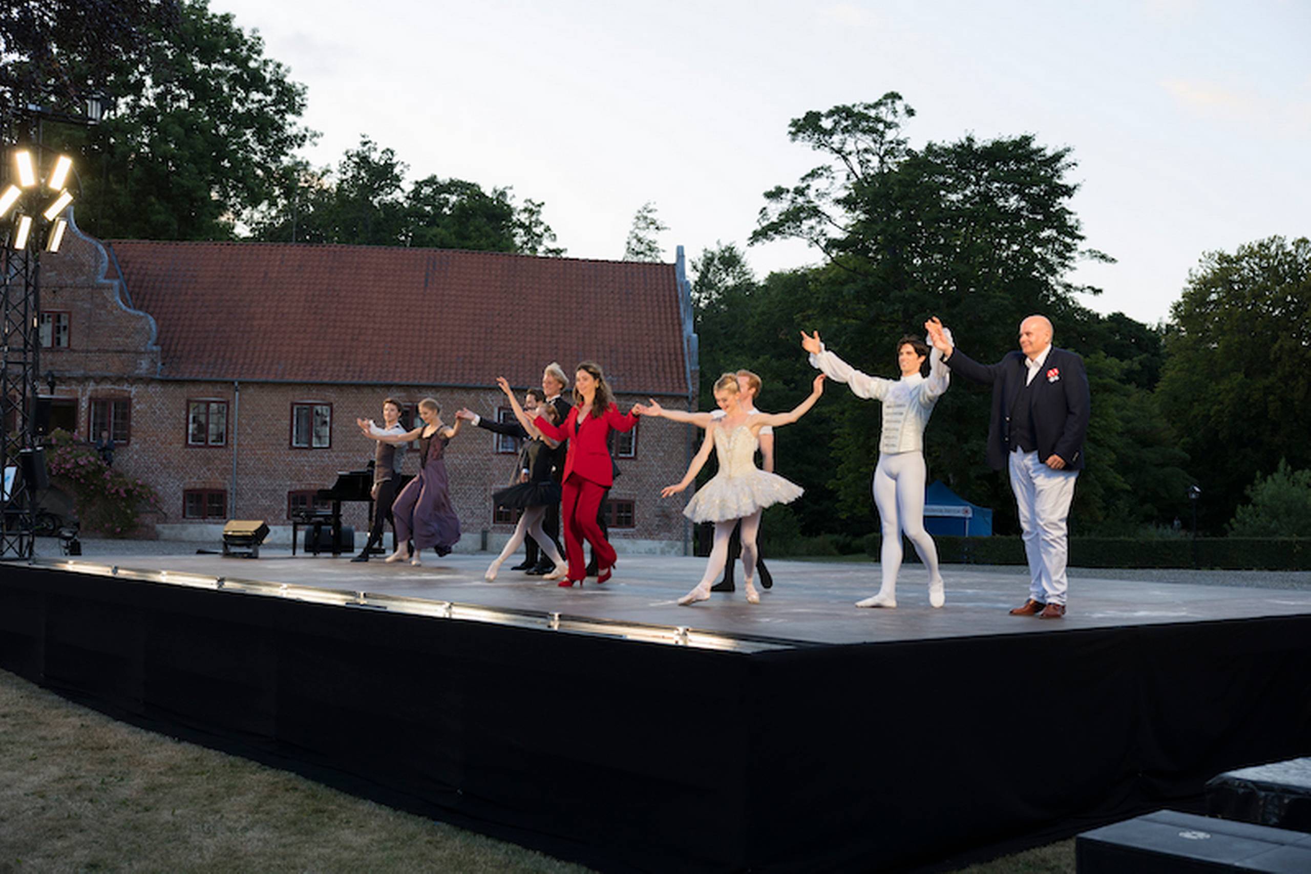 Verdensballet danser for tredje gang på Sostrup Slot - Din Avis