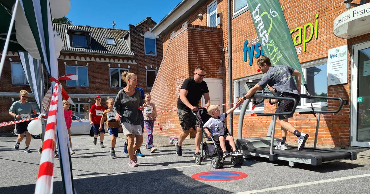 Lions i Hadsten fordobler beløb til hospitalsklovnene - Din Avis
