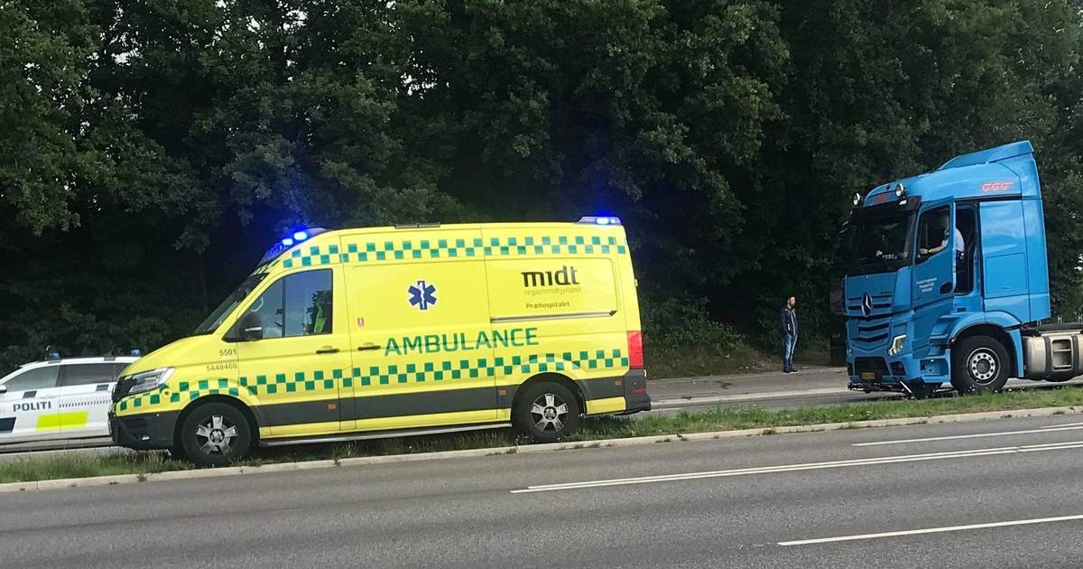 Lastbil og cyklist kørte sammen