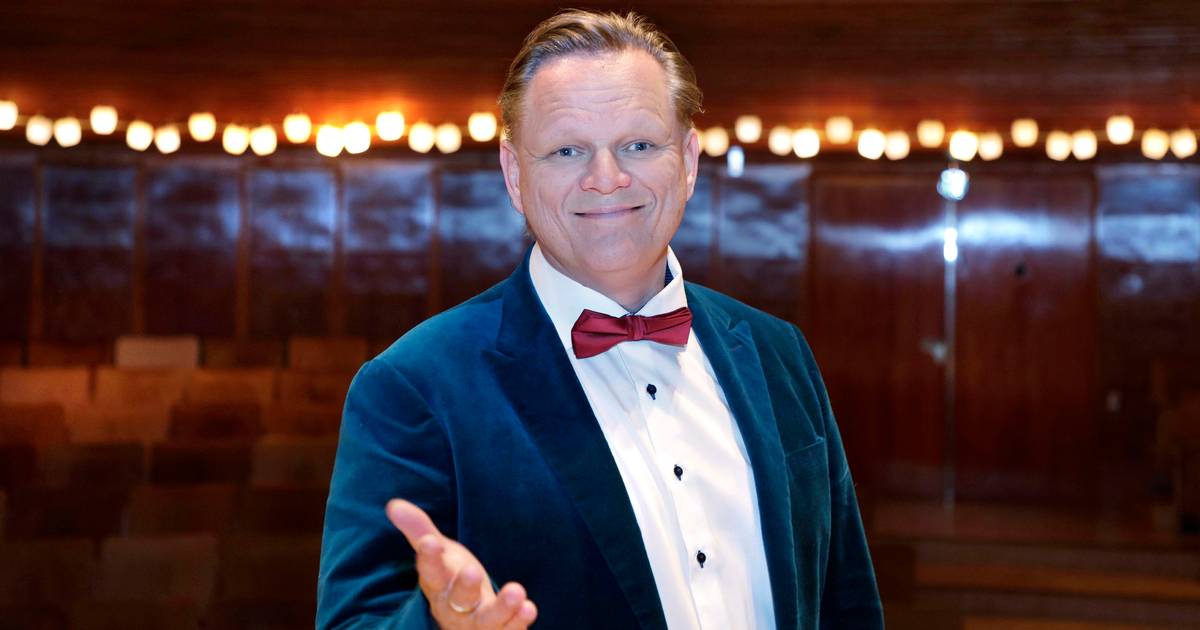 Sigurd Barrett taler, spiller og synger - Din Avis