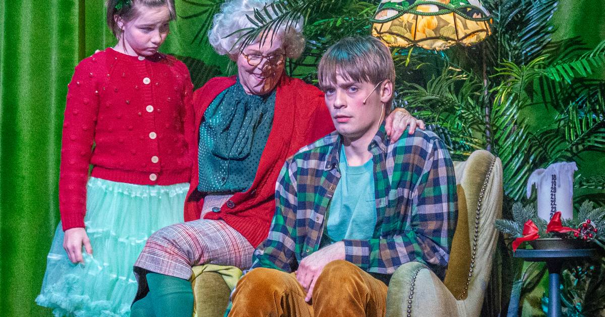 25-årige Emil på to meter skal spille teenager i stort teaterstykke ...