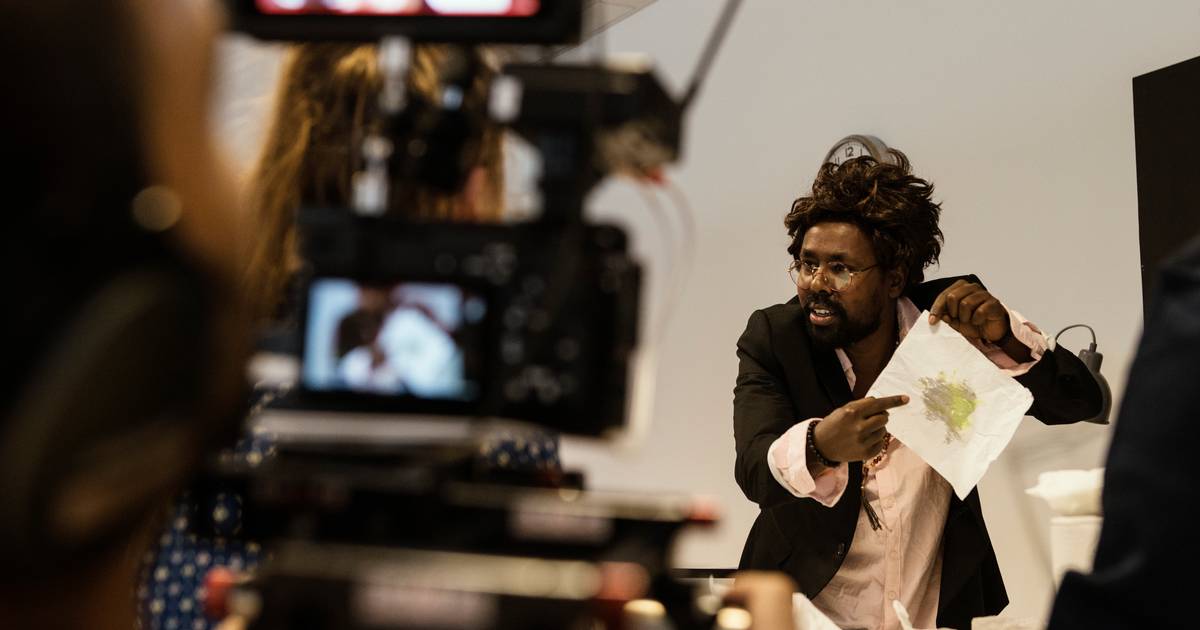 Komiker: »Når andre krummer tæer så brækker mine» - Din Avis