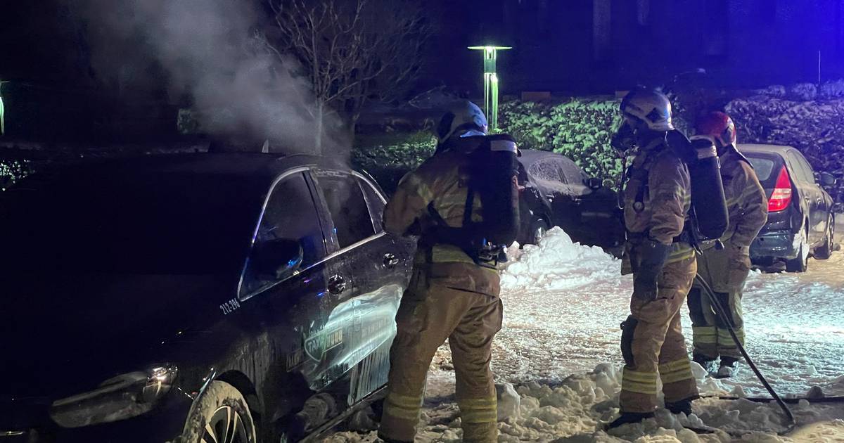 Bil op i flammer - Din Avis