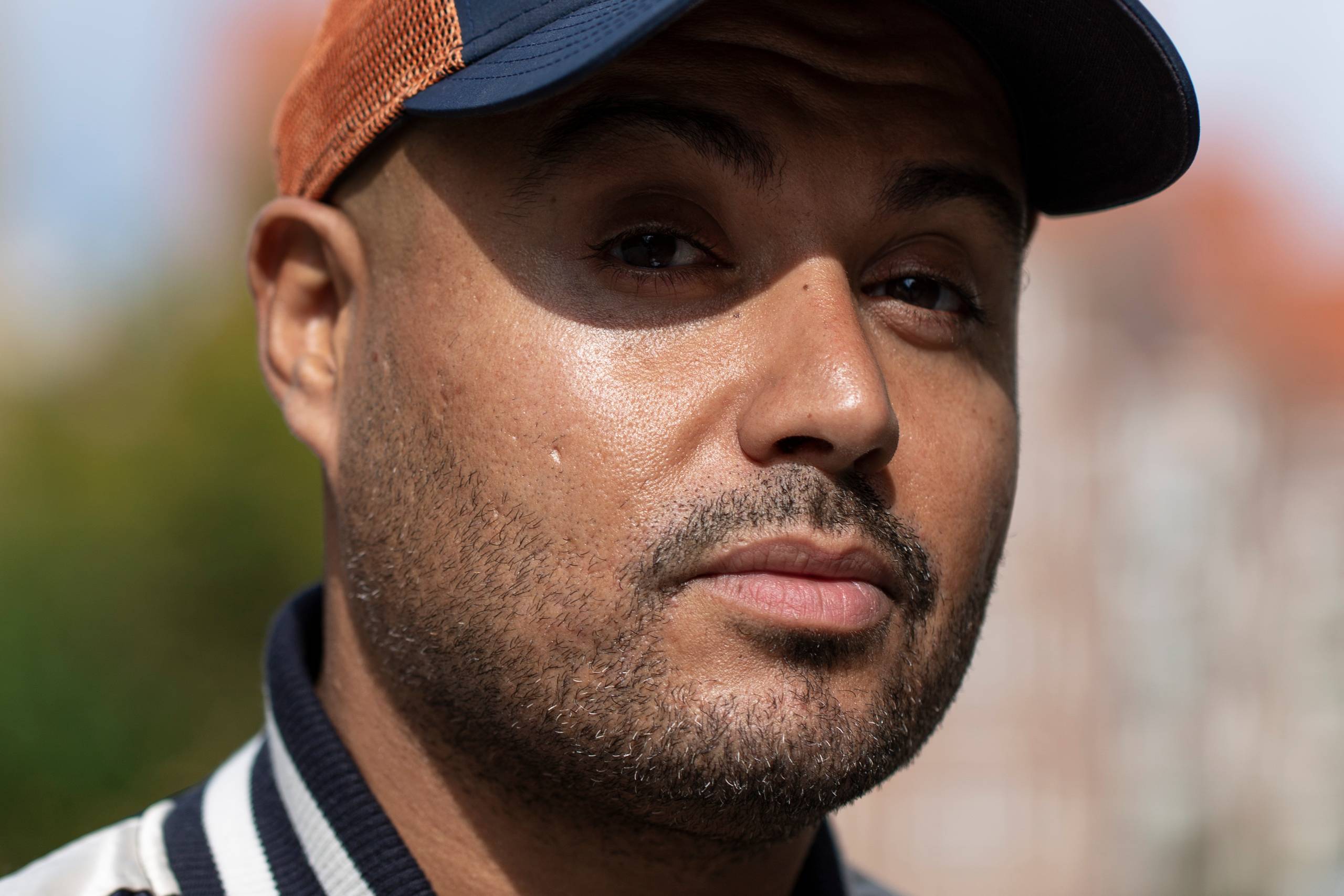 Lå i koma med hele kroppen tilsluttet slanger: Aarhus-rapper døde - men ...