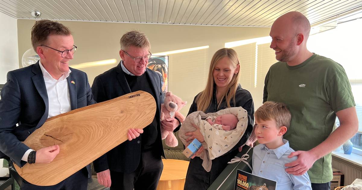 Rikke stod med hovedet over sit toilet - og fødte borger nummer 100.000 ...