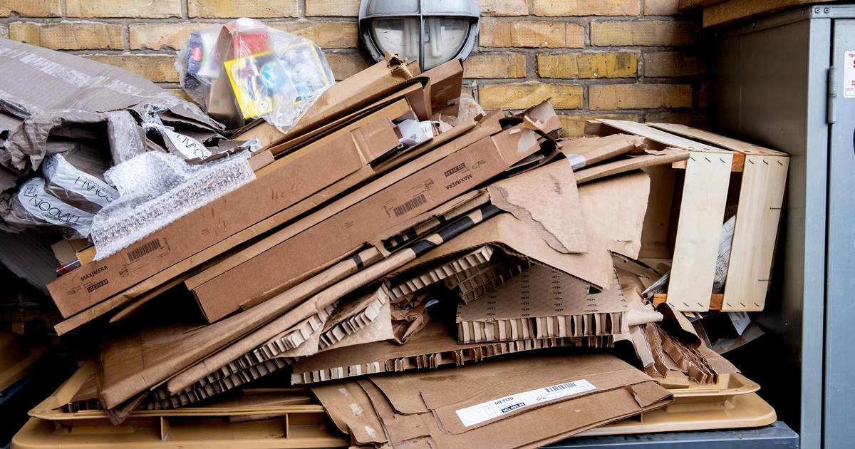 Affaldsselskab i stormvejr - container til pap ikke tømt i to måneder ...
