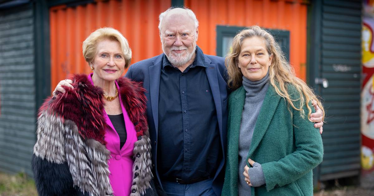 Karin Salling, Claus Hommelhoff og Renée Toft Simonsen støtter op om et ...