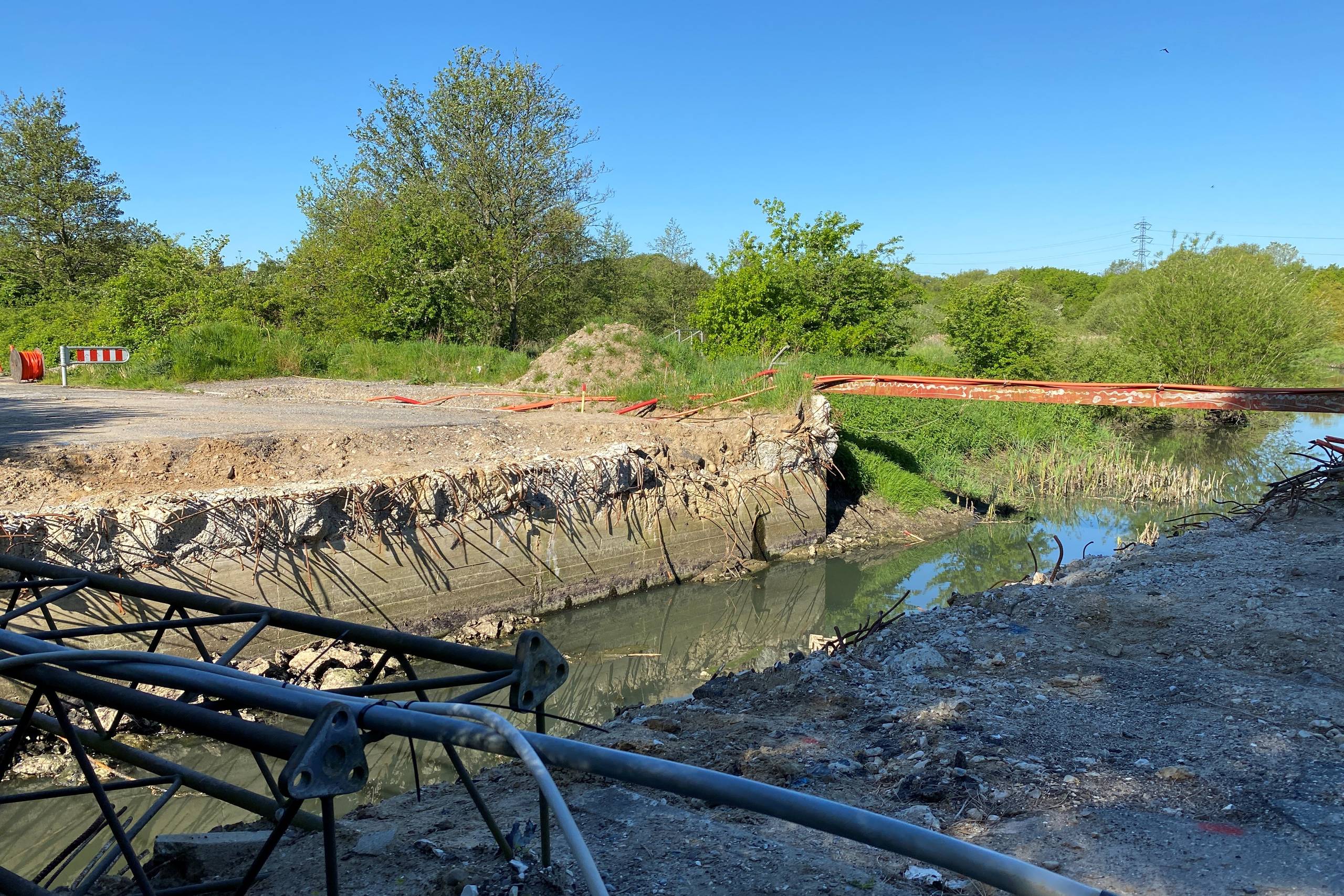 Bro blev akut flået ned for at undgå katastrofe: Men mere end et år ...