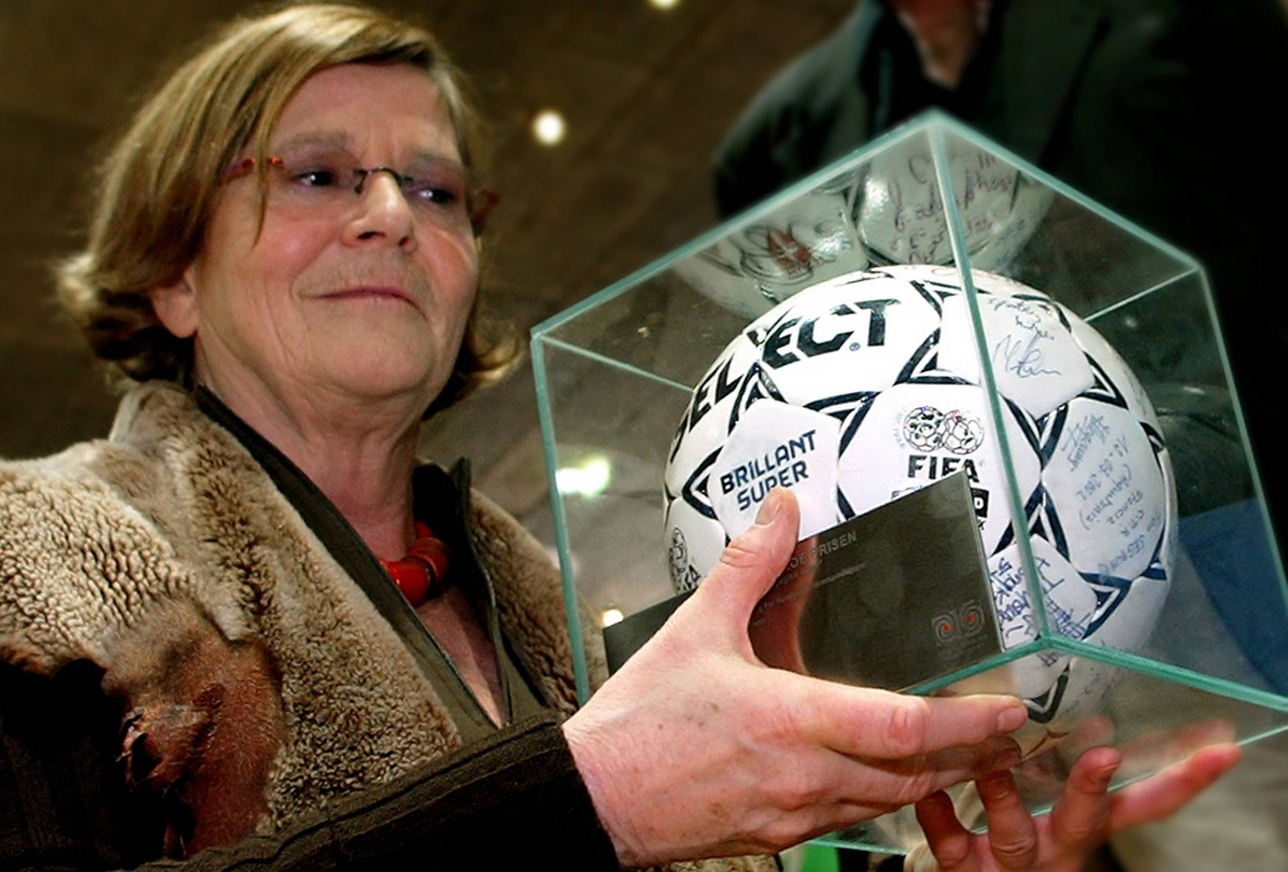 Bøgholt blev præmieret og fik besøg af politikere - nu kaster ny ...