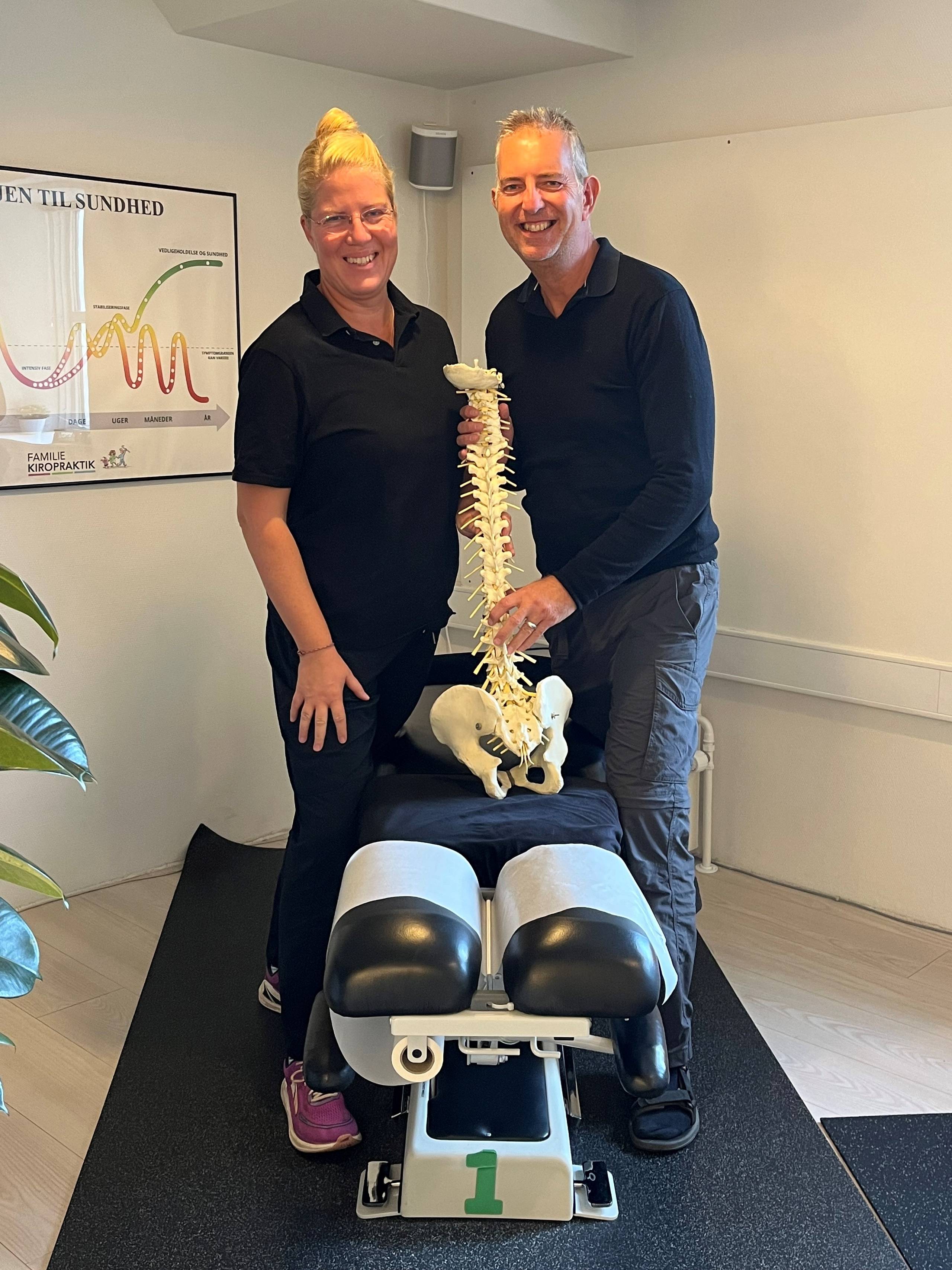 Syg lampeskærmsfabrikant blev »prygle-doktor« i USA: 100 år senere står ...