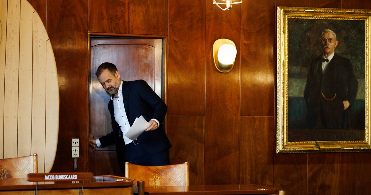Jacob Bundsgaard-portræt skubber tidligere borgmester ud af byrådssalen ...