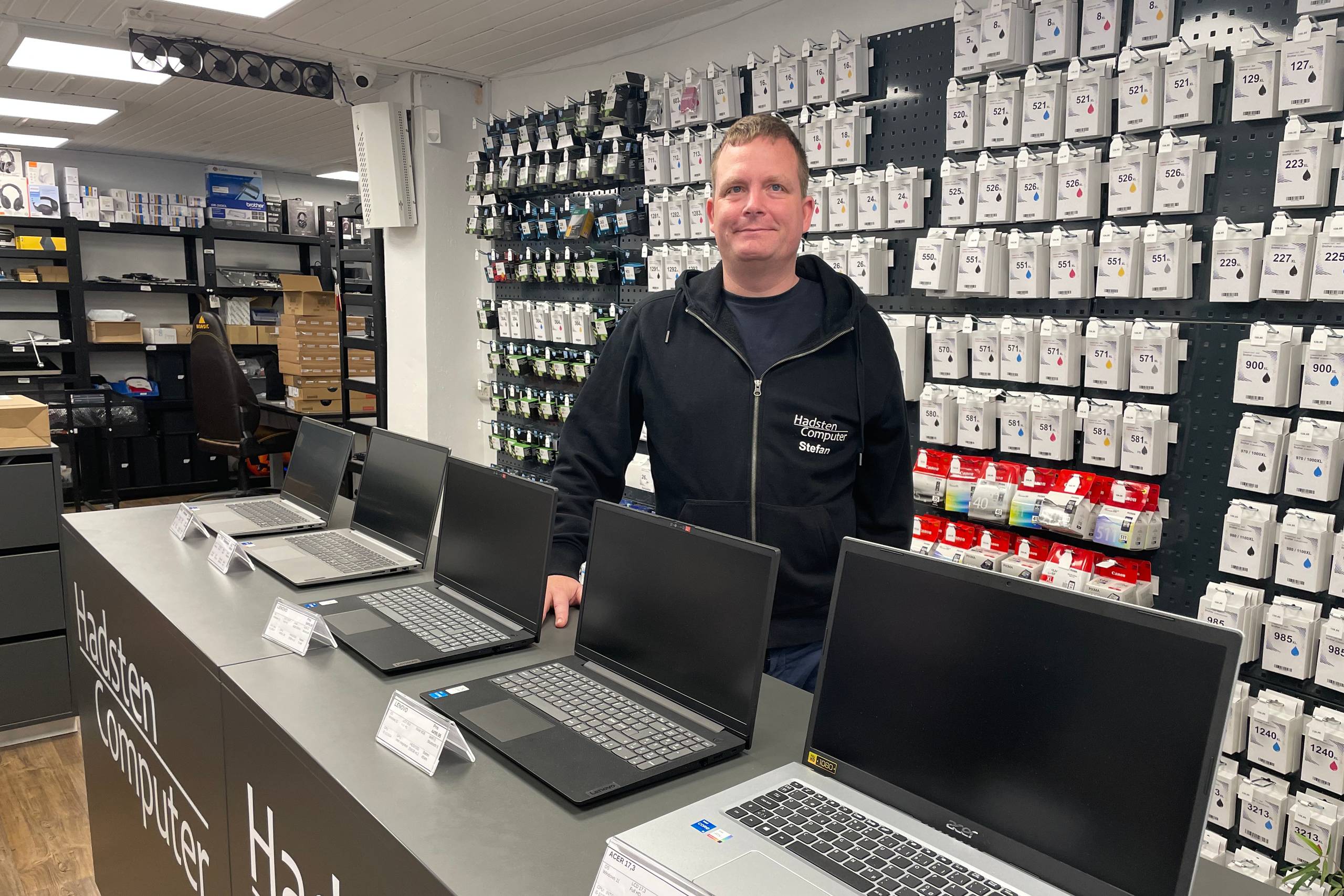 Butik udvider og lejer halvdelen af pladsen ud til kontorfællesskab ...