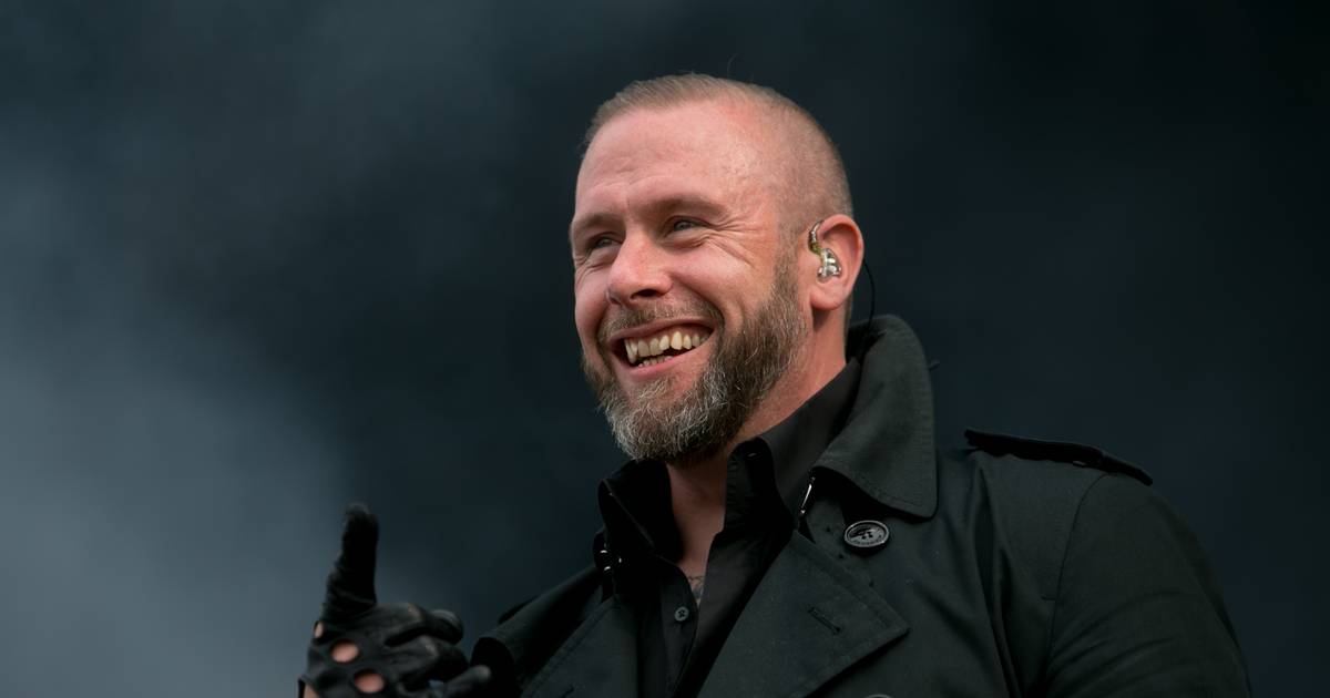 En af landets største rappere springer ud som komiker - og besøger ...