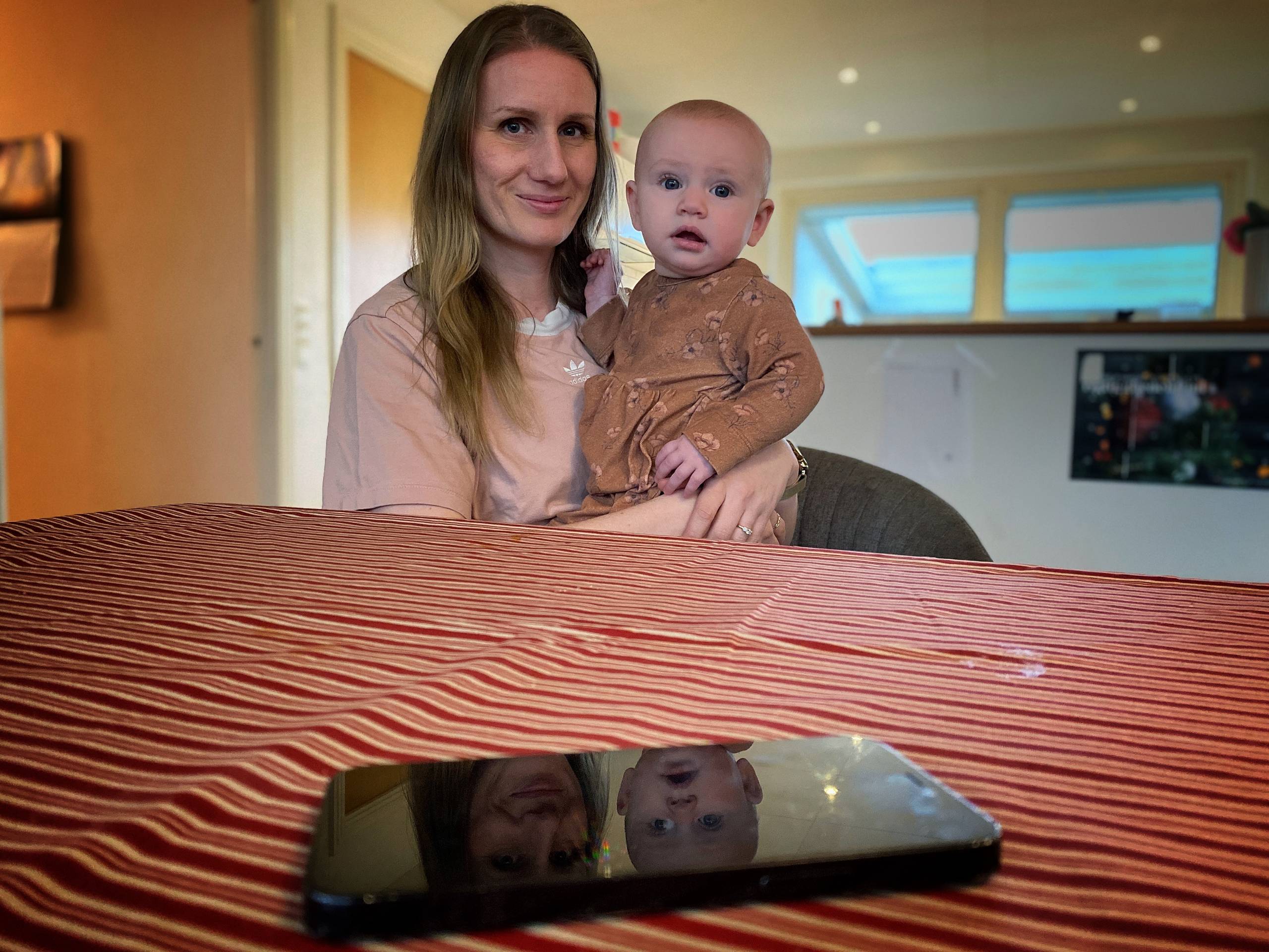 Børnene skal kede sig - men Lisa falder i: »Gør det endda når jeg er på ...