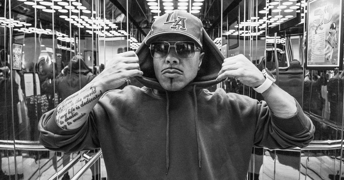 Et kvart århundrede efter han opfordrede folk til at blæse i sin fløjte ...