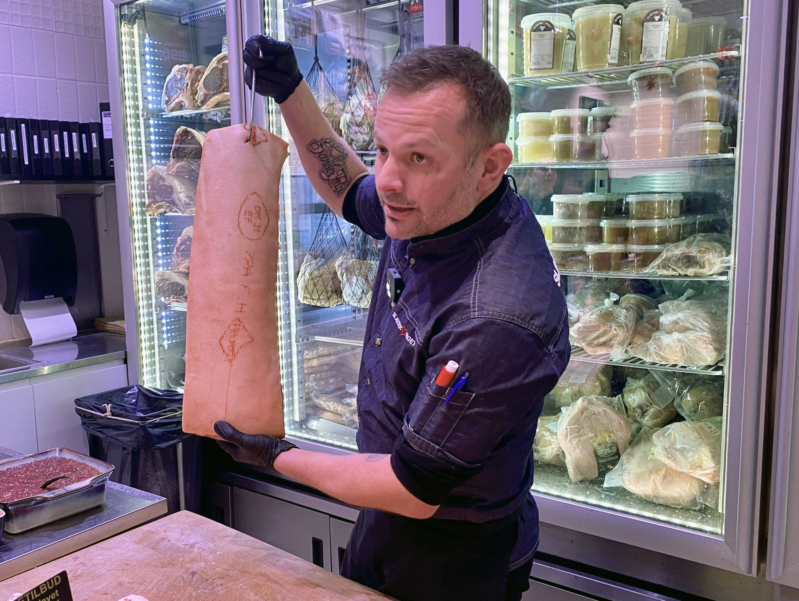 Her er slagterens tip: Sådan får du sprøde flæskesvær - Jyllands-Posten