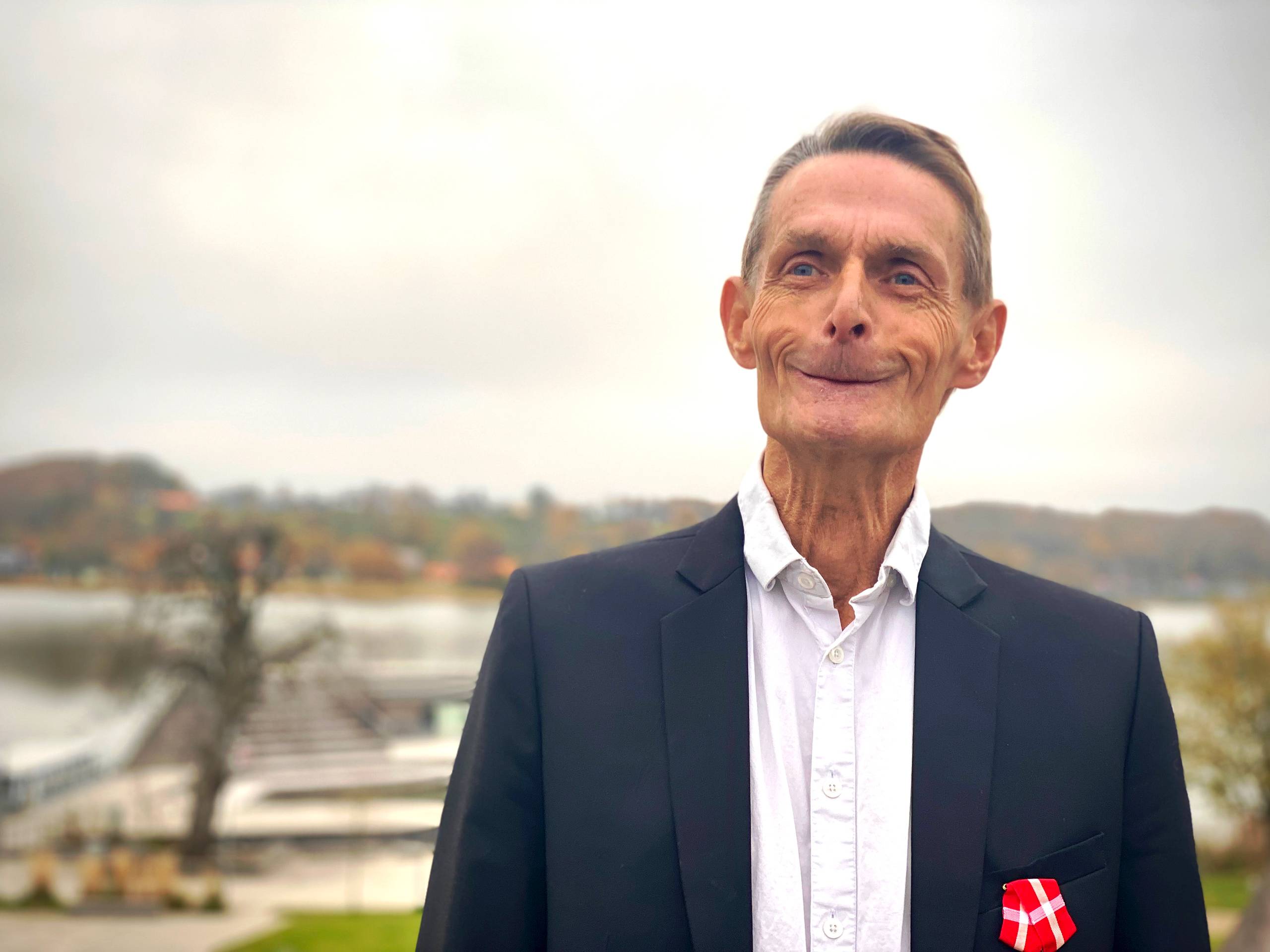 Henrik takker af efter 45 års tro tjeneste: Nu vil han ud, hvor han ...