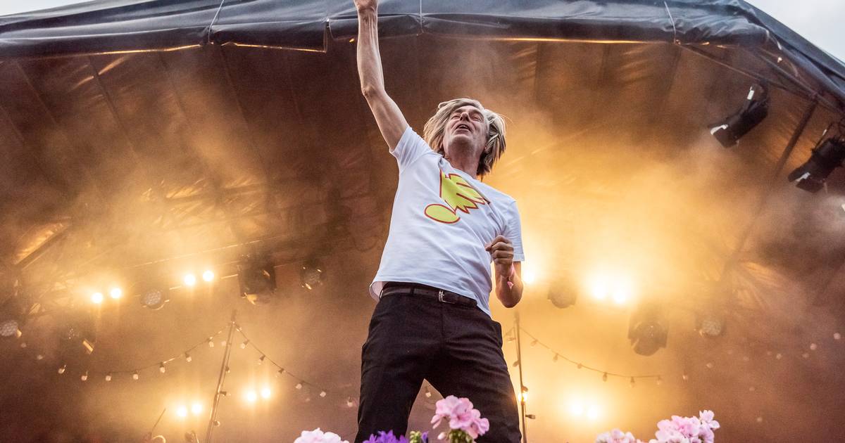 Kæmpe scoop: Peter A.G. indtager Store Scene med The Mumes - Din Avis