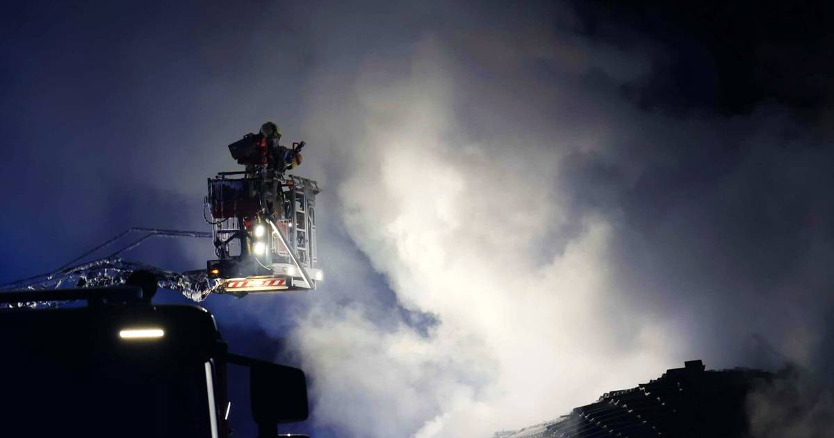 Meterhøje flammer fra villa: Mistænkelig mand i politiets kikkert - Din ...