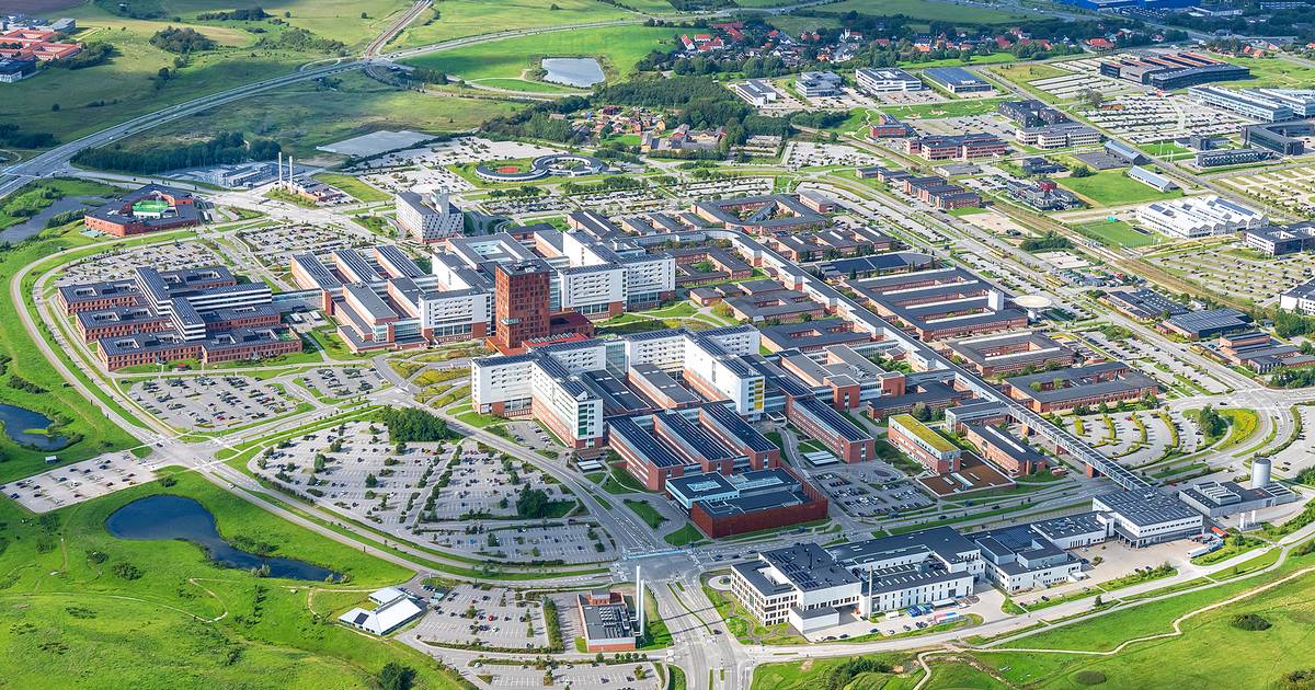 »Vi kan se hospitalet i Skejby, men vi må ikke komme ind: Vi skal i ...