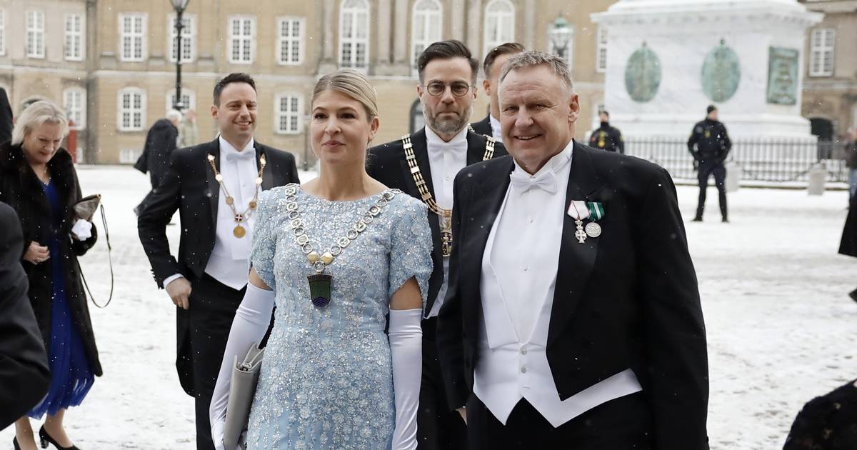 Besøgte kongen uden smykke om halsen: Her er historien om den manglende ...