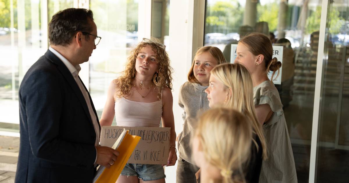 Lejrskolen ryger på gældsramt skole – eleverne kæmper imod - Din Avis