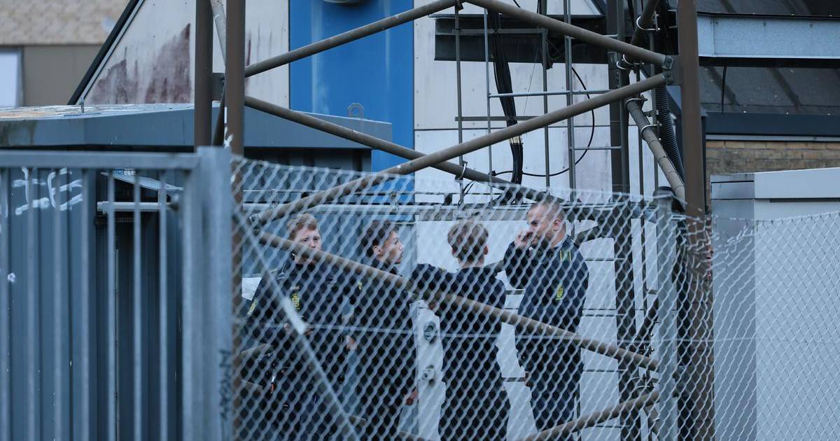 Melding om mennesker i mobilmast: Så satte politi og brandvæsen kursen ...