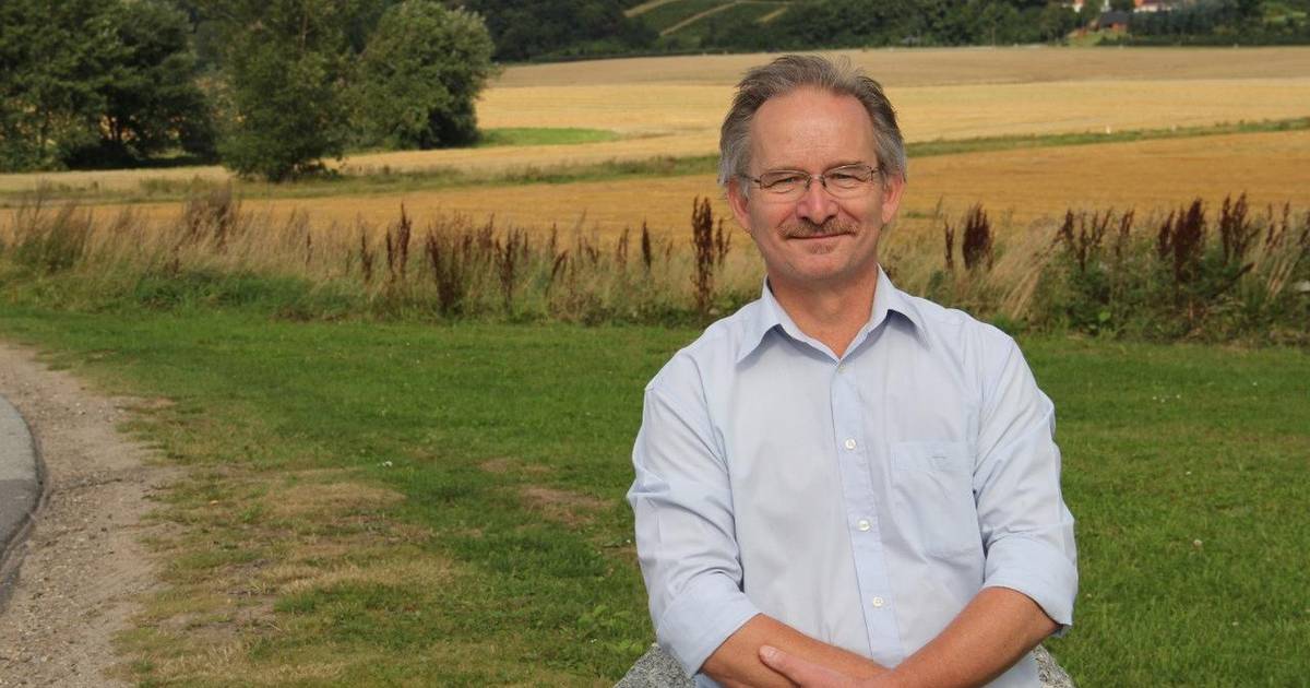 Niels Østergaard udgiver ferietanker som digte - Din Avis