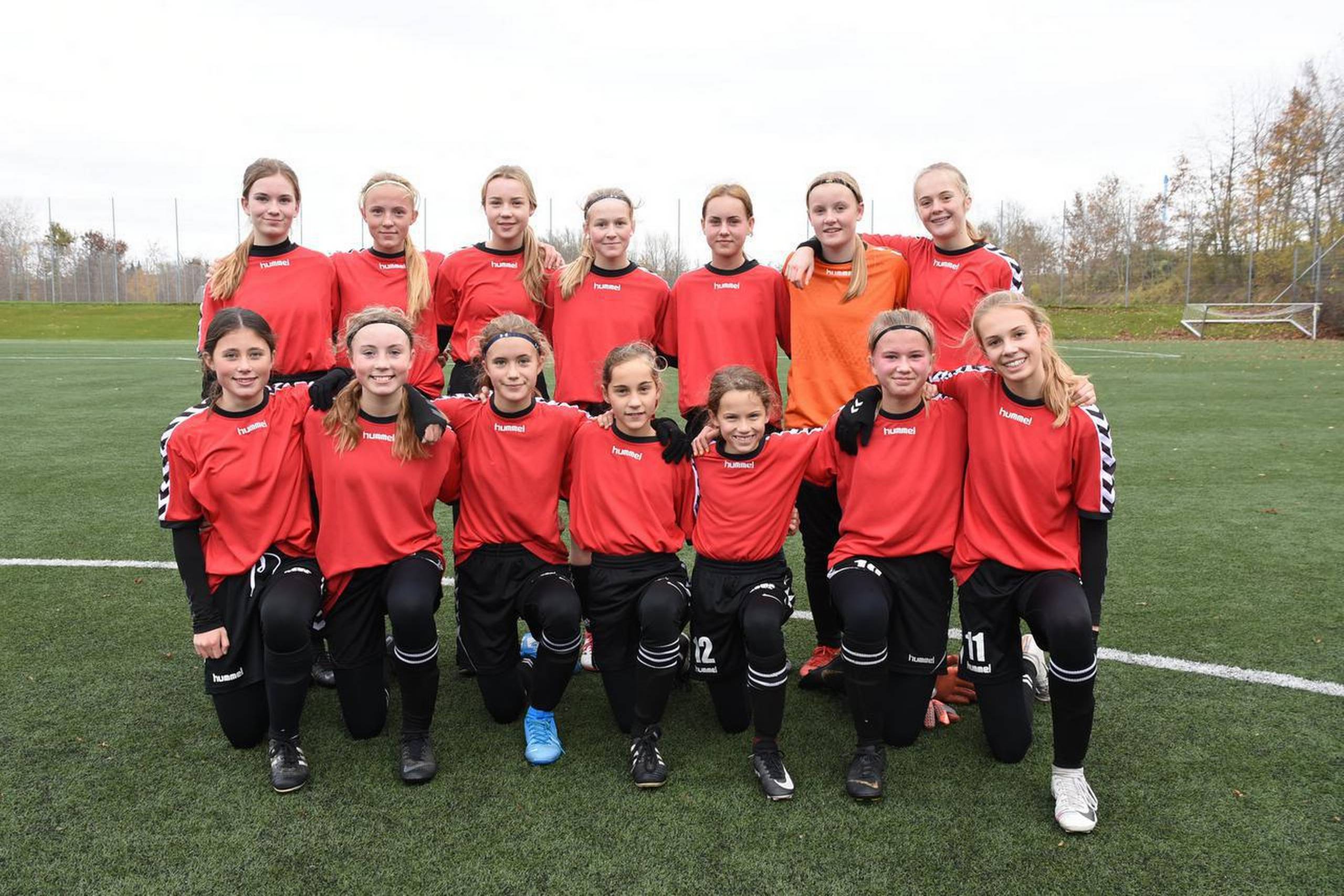 Skolefodbold: Surt show for Marienhoffskolens piger - Din Avis