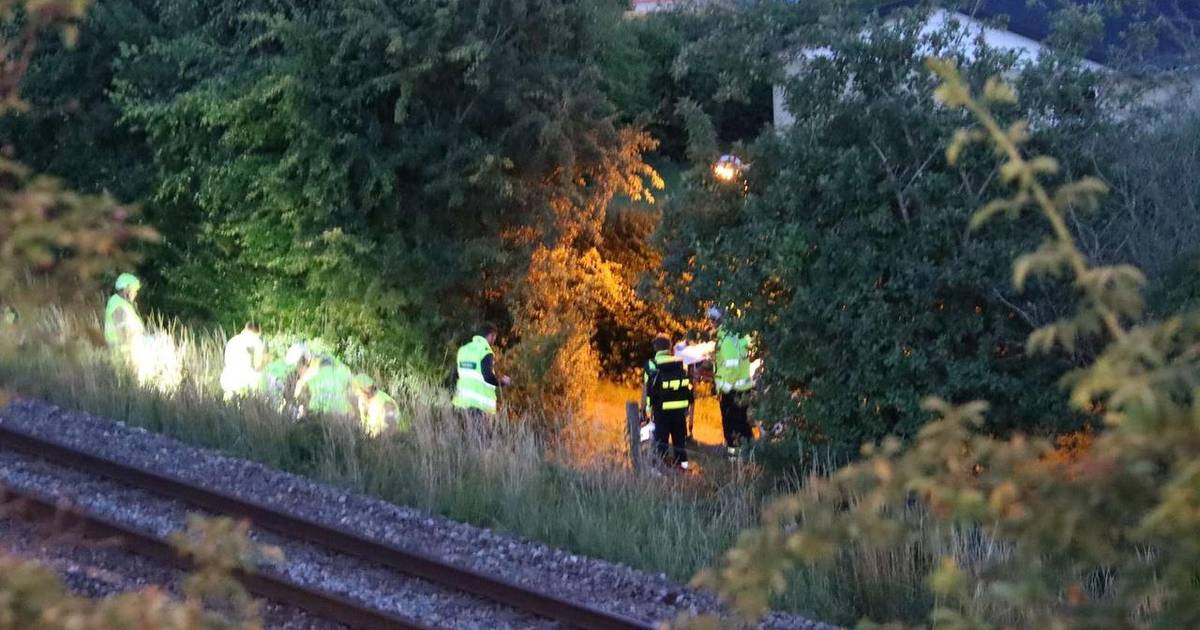 Tragedie: 25-årig mand død efter påkørsel af tog Tragedie: 25-årig mand død efter påkørsel af tog