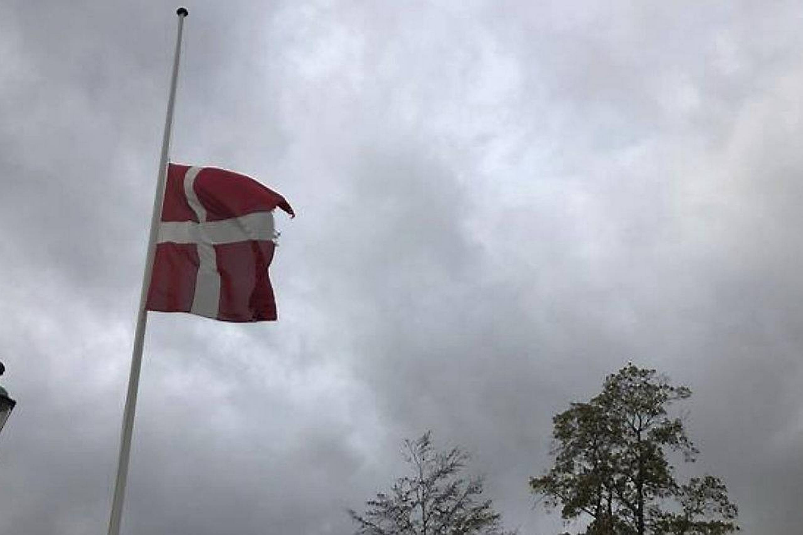 Skole i dyb sorg: Elev begik selvmord på værelse - Din Avis