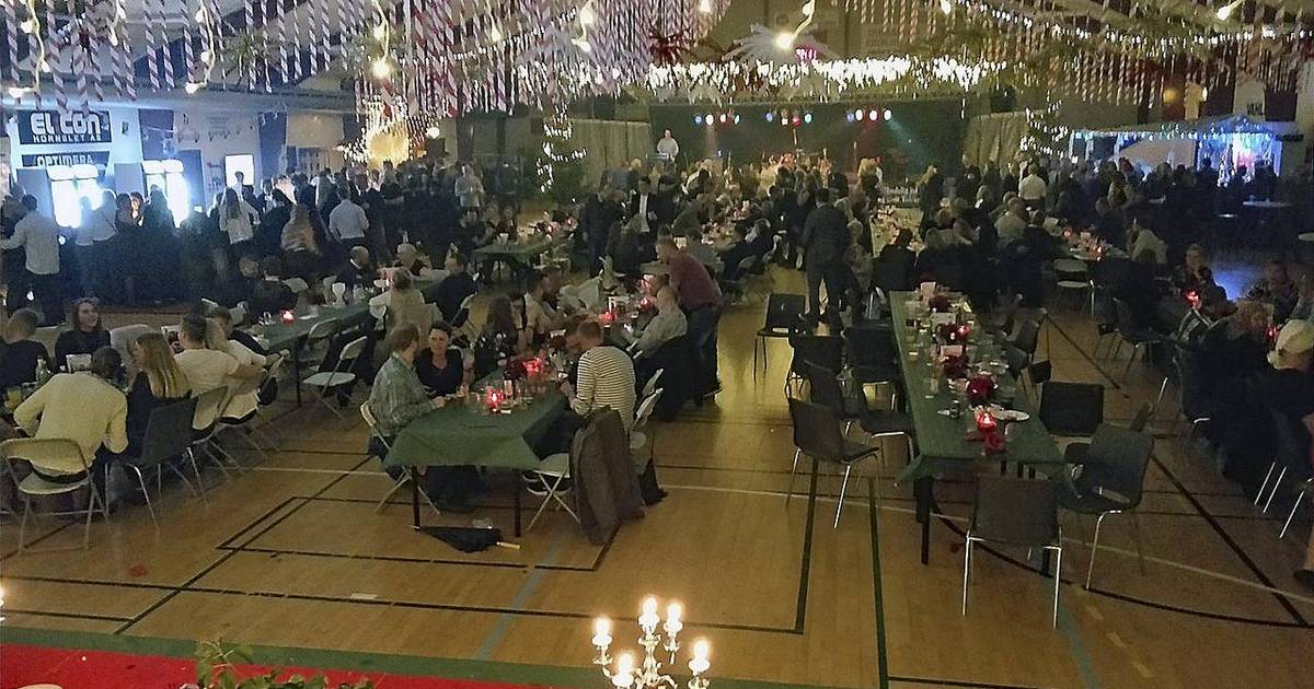 Julefrokost: 293 festede løs i Mørke Idrætscenter - Din Avis