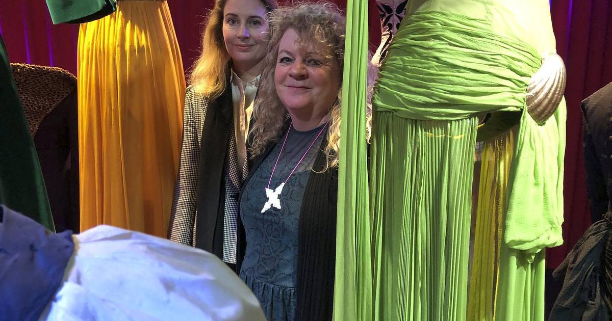Marianne Verge Og Lene Høst Madsen Har Haft En Fest Med Holger Blom