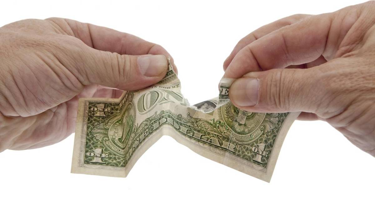 Kvinde Fors gte At Veksle Falske Amerikanske Dollars Til Danske Kroner
