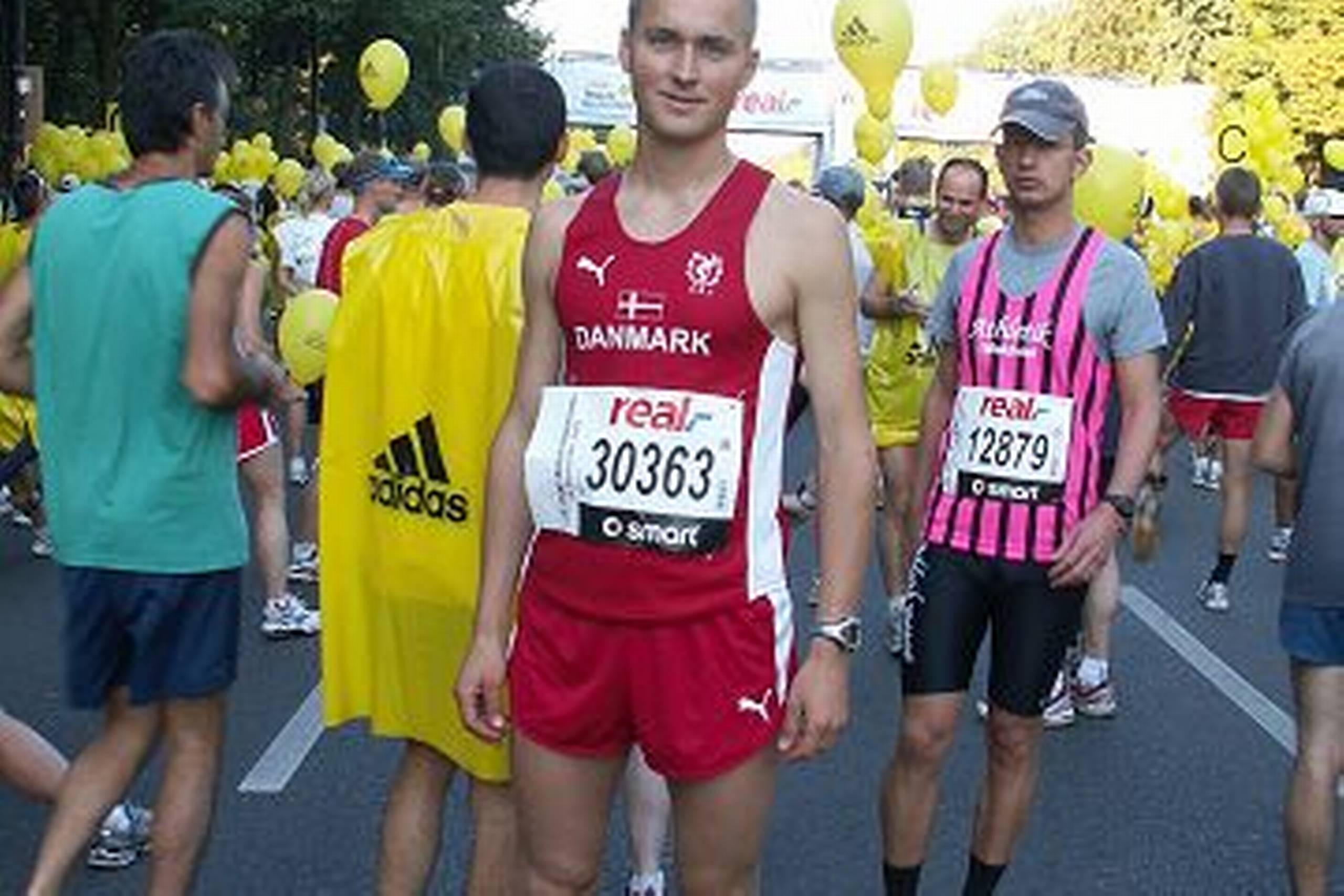 Løber rundt om i verden - Din Avis