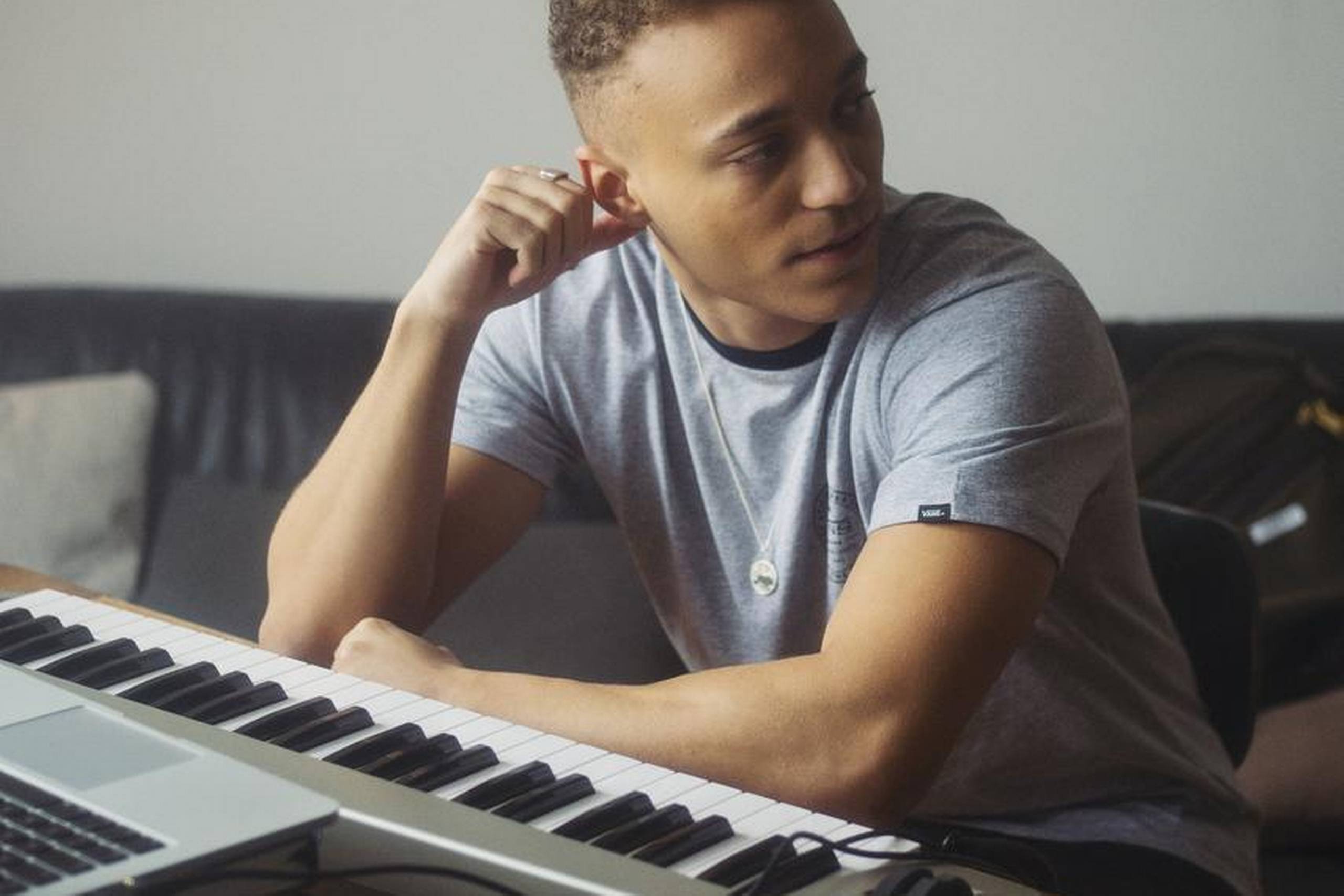 Alexander Oscar flytter fra familie og venner for at jagte musikdrøm ...