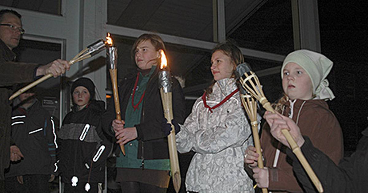 Fredslyset gjorde en mørk aften lysere - Din Avis