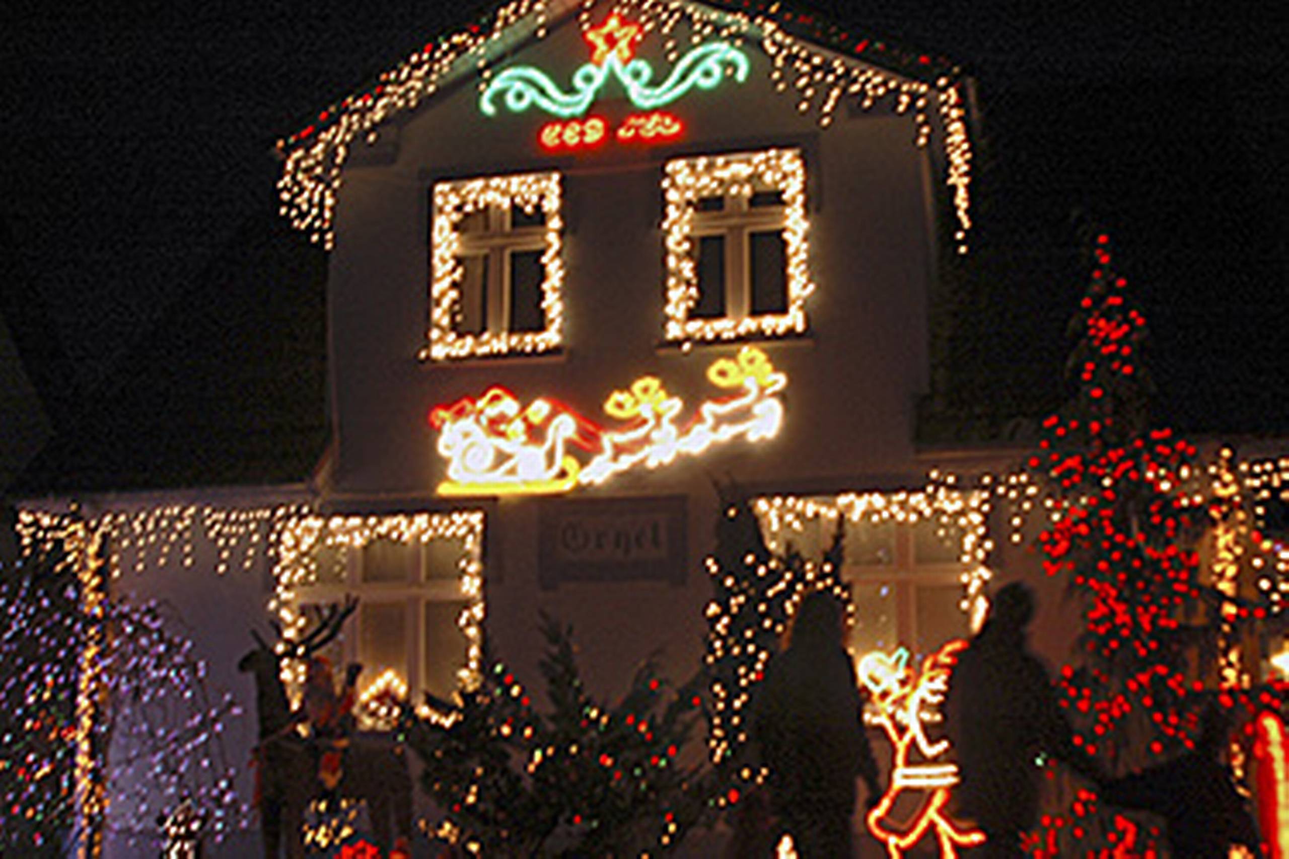 Hvem har det mest fantastisk pyntede julehus i Favrskov-Postens område..? - Din Avis