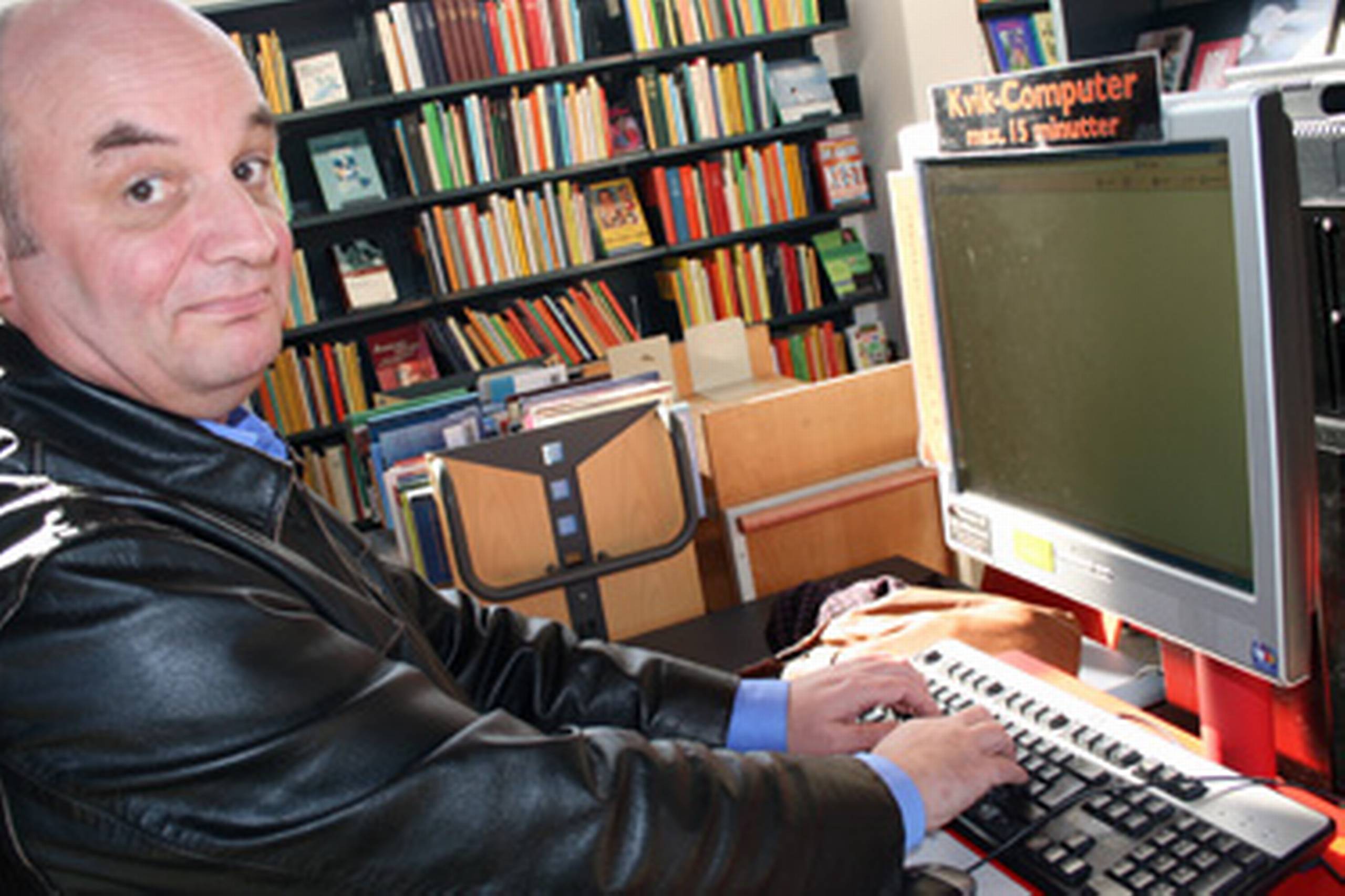 Ældre skal have fortrinsret til pc'ere på biblioteket - Din Avis