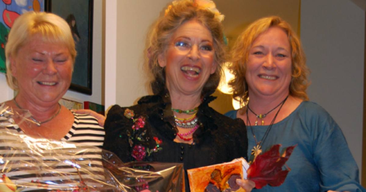 Anne Marie Helger overrækker 45.000 kroner til Reden - Din Avis