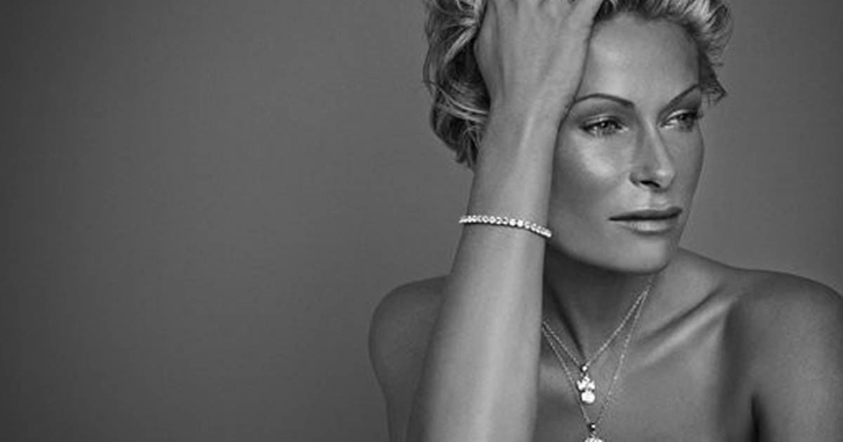 Rigmor Zobel smider tøjet