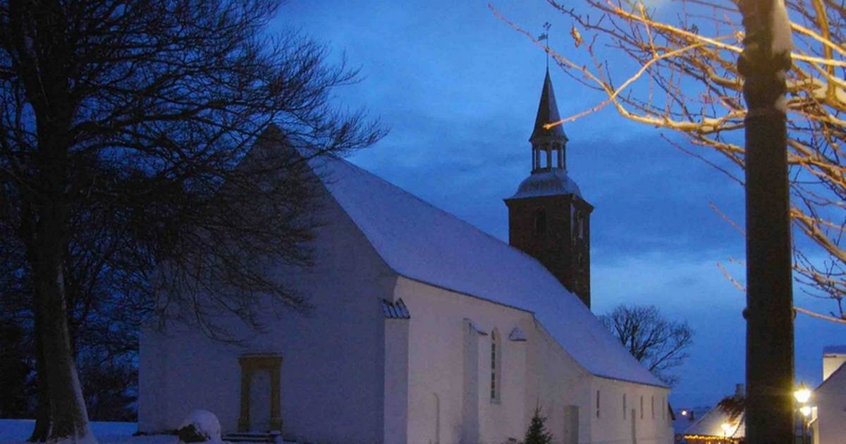 Salmer og champagne i Ebeltoft Kirke - Din Avis
